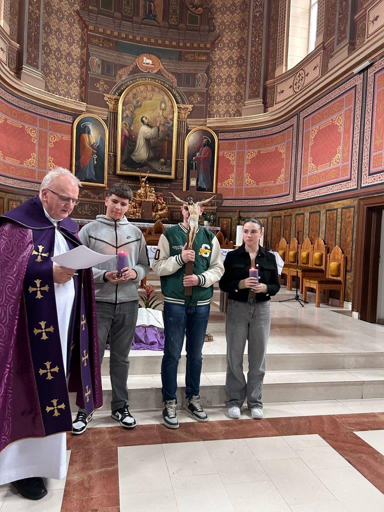 KRIŽNI PUT U NAŠEM CENTRU – Katolički školski centar Travnik